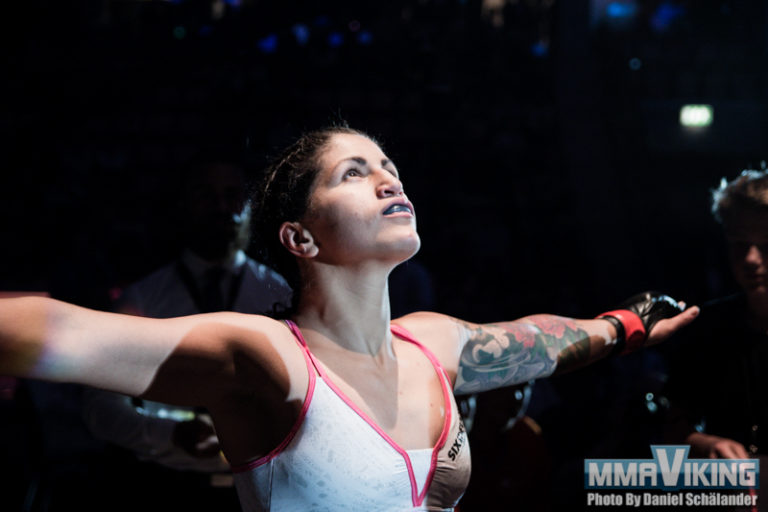Cageside Photos : Pannie Kianzad vs Annalisa Bucci at SC X