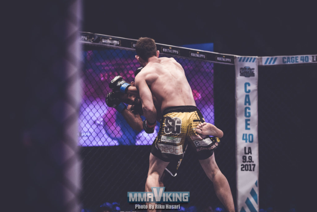 Cageside Photos : Mikael Silander Wins at CAGE 39